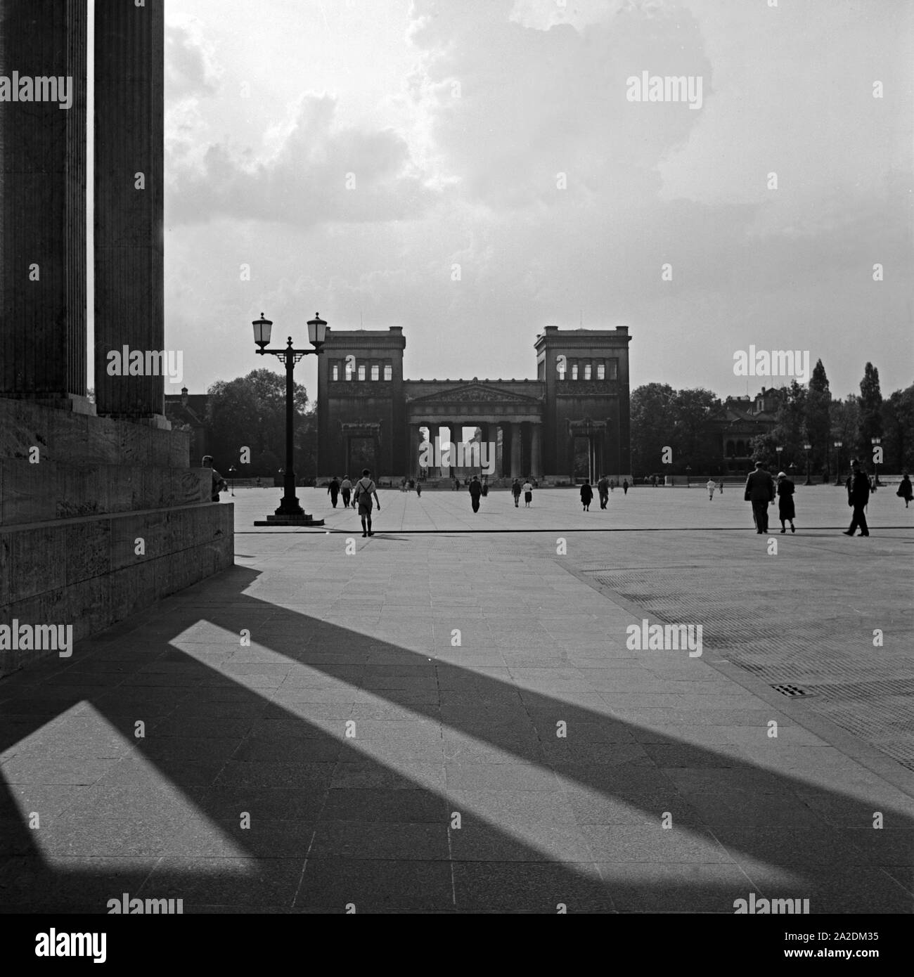 Buildings in munich Black and White Stock Photos & Images - Alamy