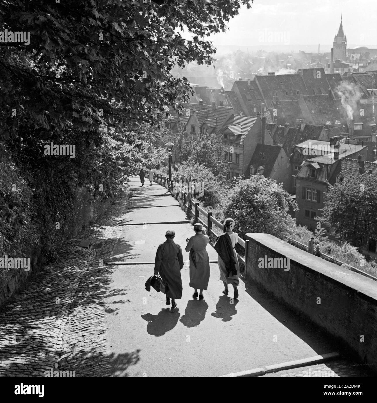 Deutschland 1930er jahre three women talking a walk near freiburg hi ...