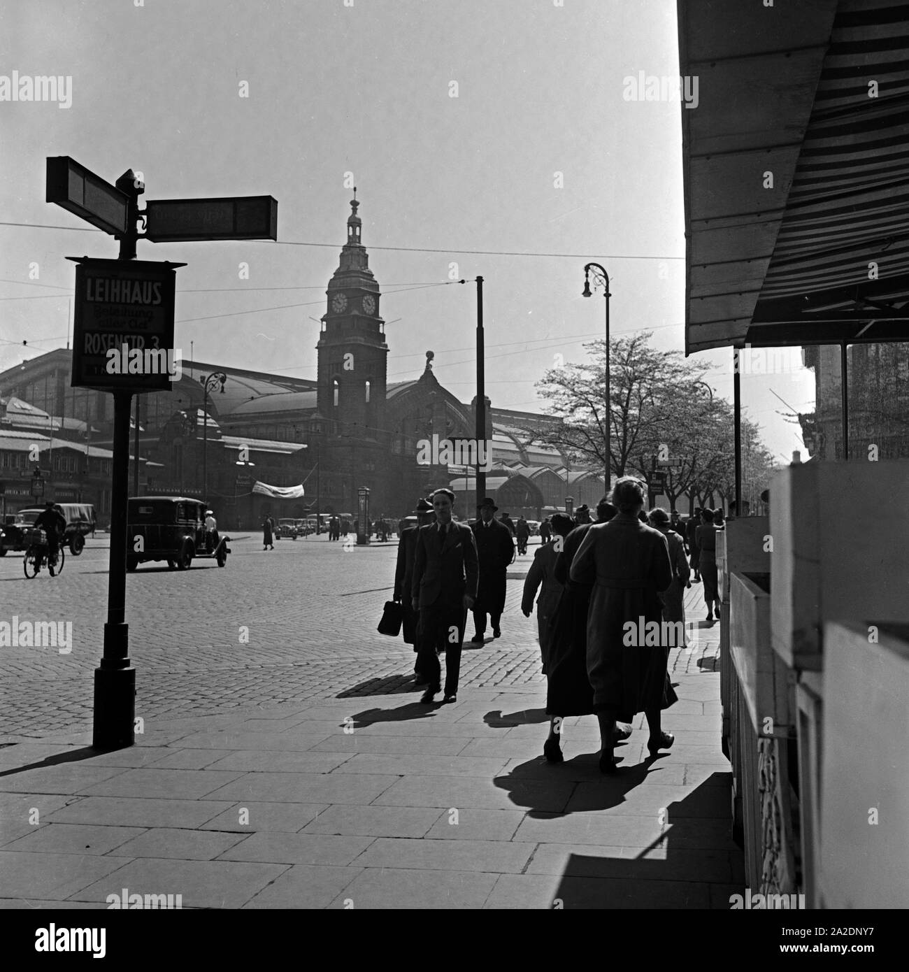 Deutschland 1930er jahre hamburg main station Black and White Stock ...
