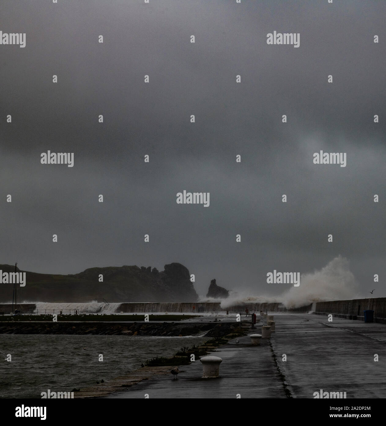 Stormy seas ireland hi-res stock photography and images - Alamy