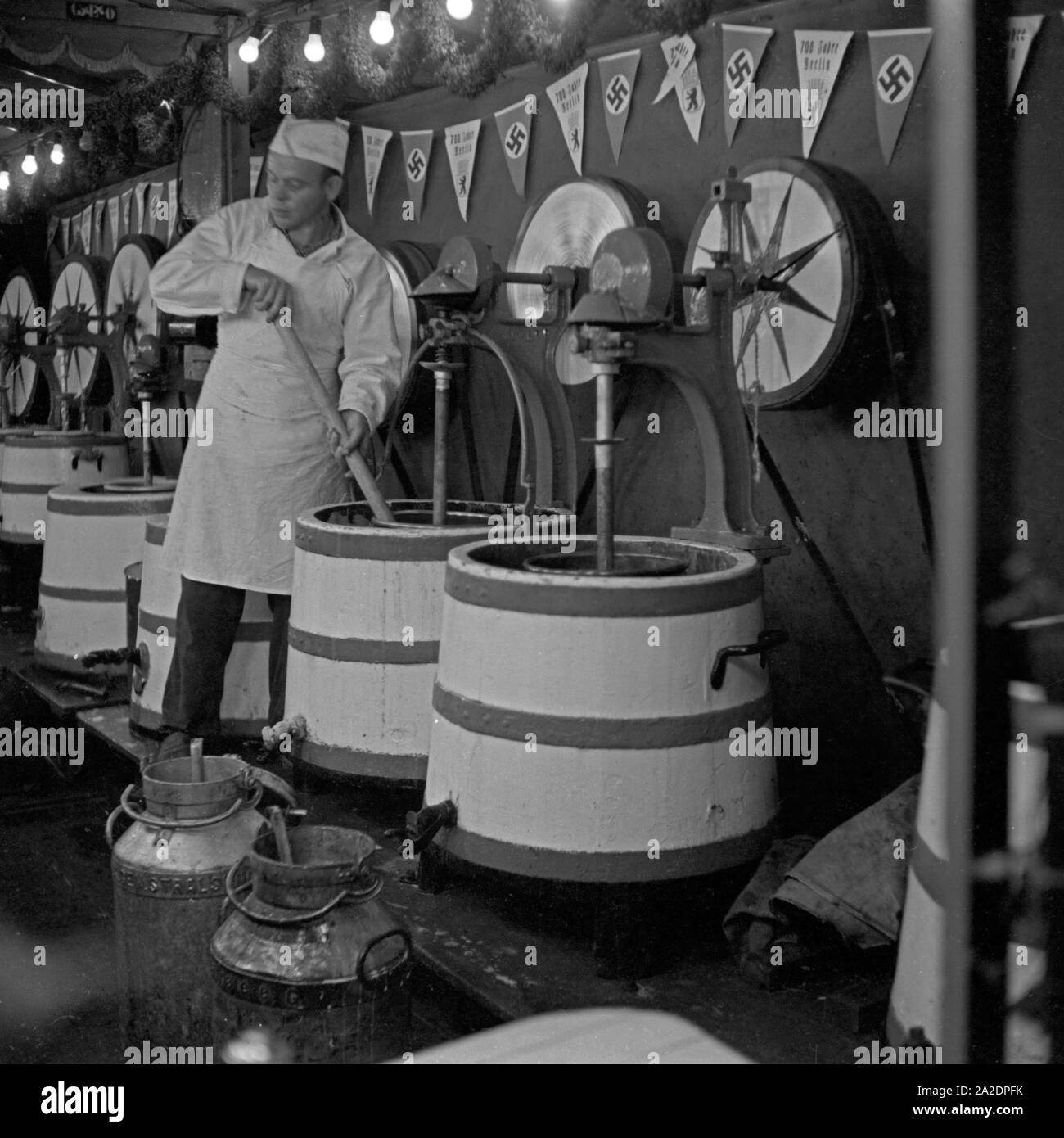 Berlin 1930s city hi-res stock photography and images - Alamy