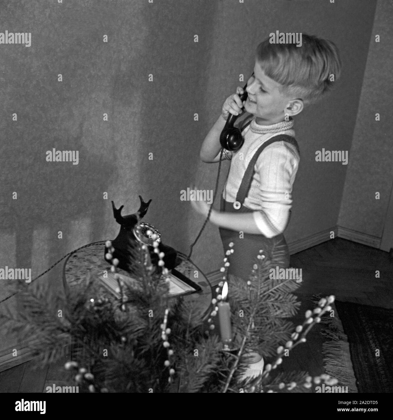 1930s phone call hi-res stock photography and images - Alamy