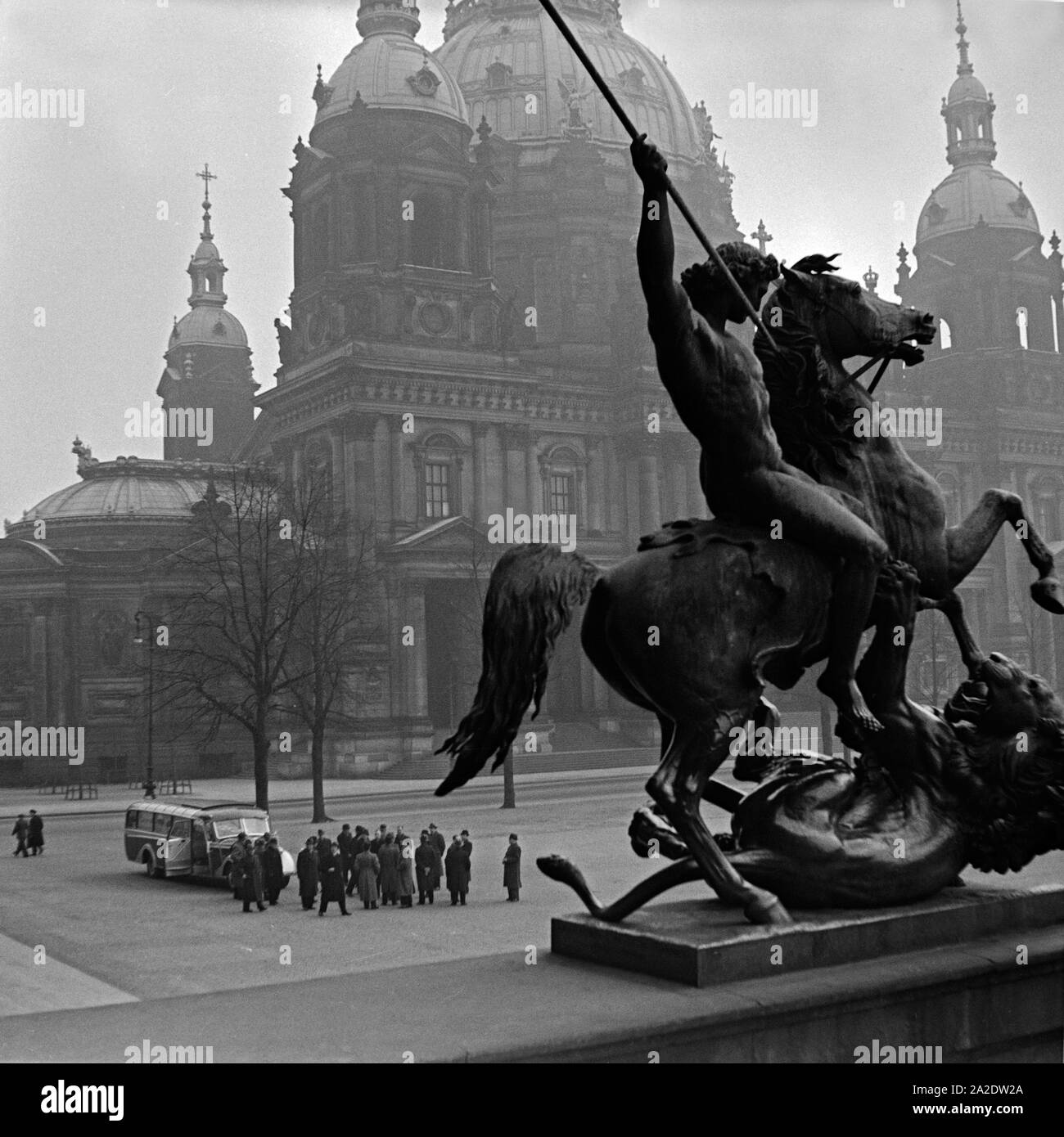 Bus menschen Black and White Stock Photos & Images - Alamy