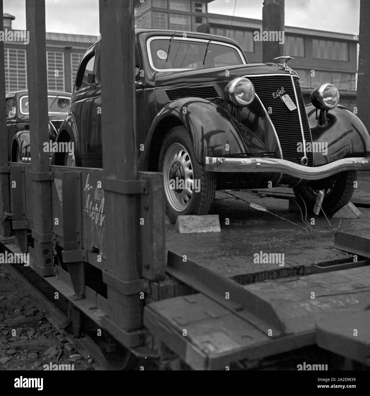 Ford assembly line 1930s hi-res stock photography and images - Alamy