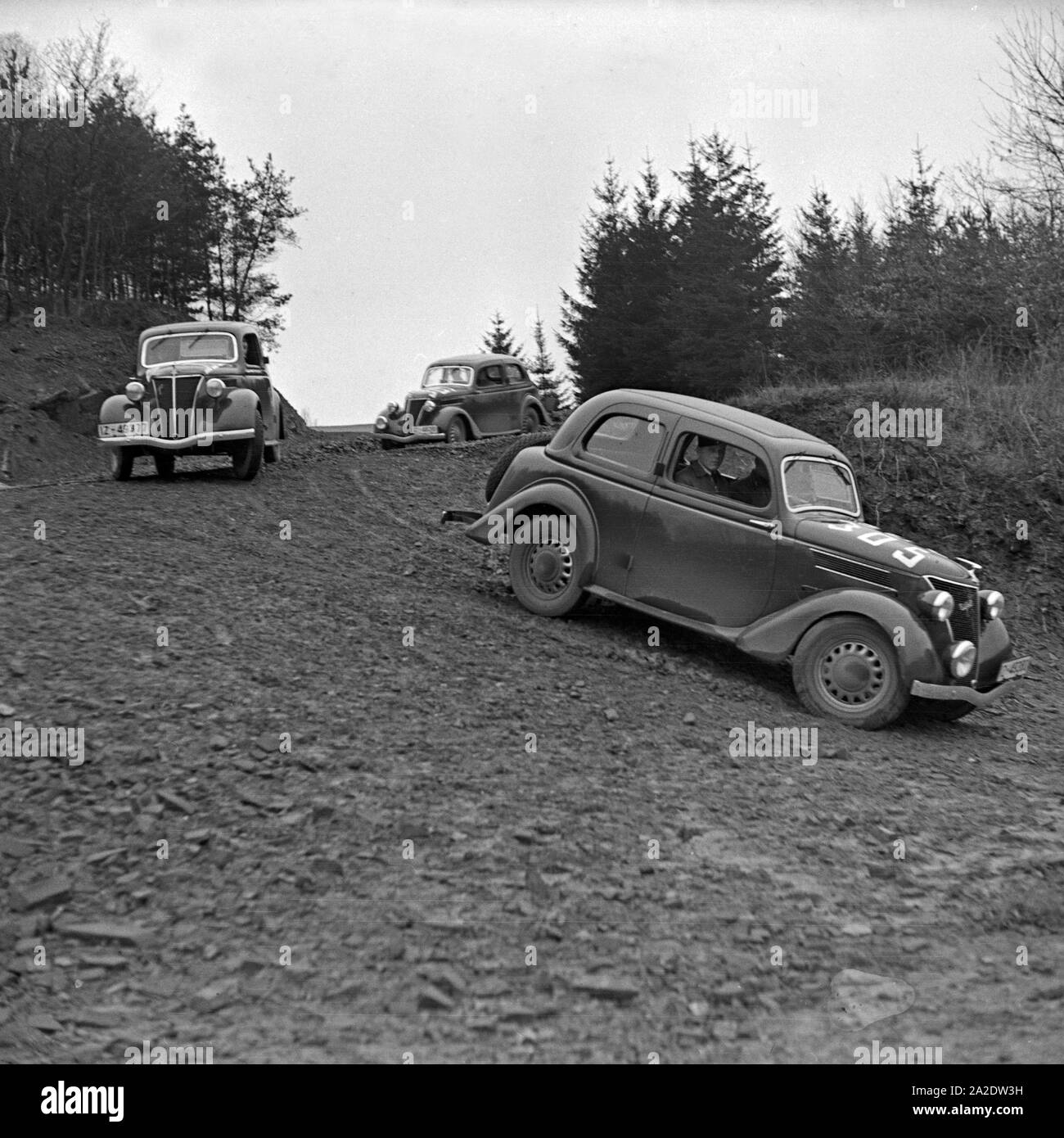 Ford Eifel im Gelände bei einer Autorallye, Deutschland 1930er Jahre ...