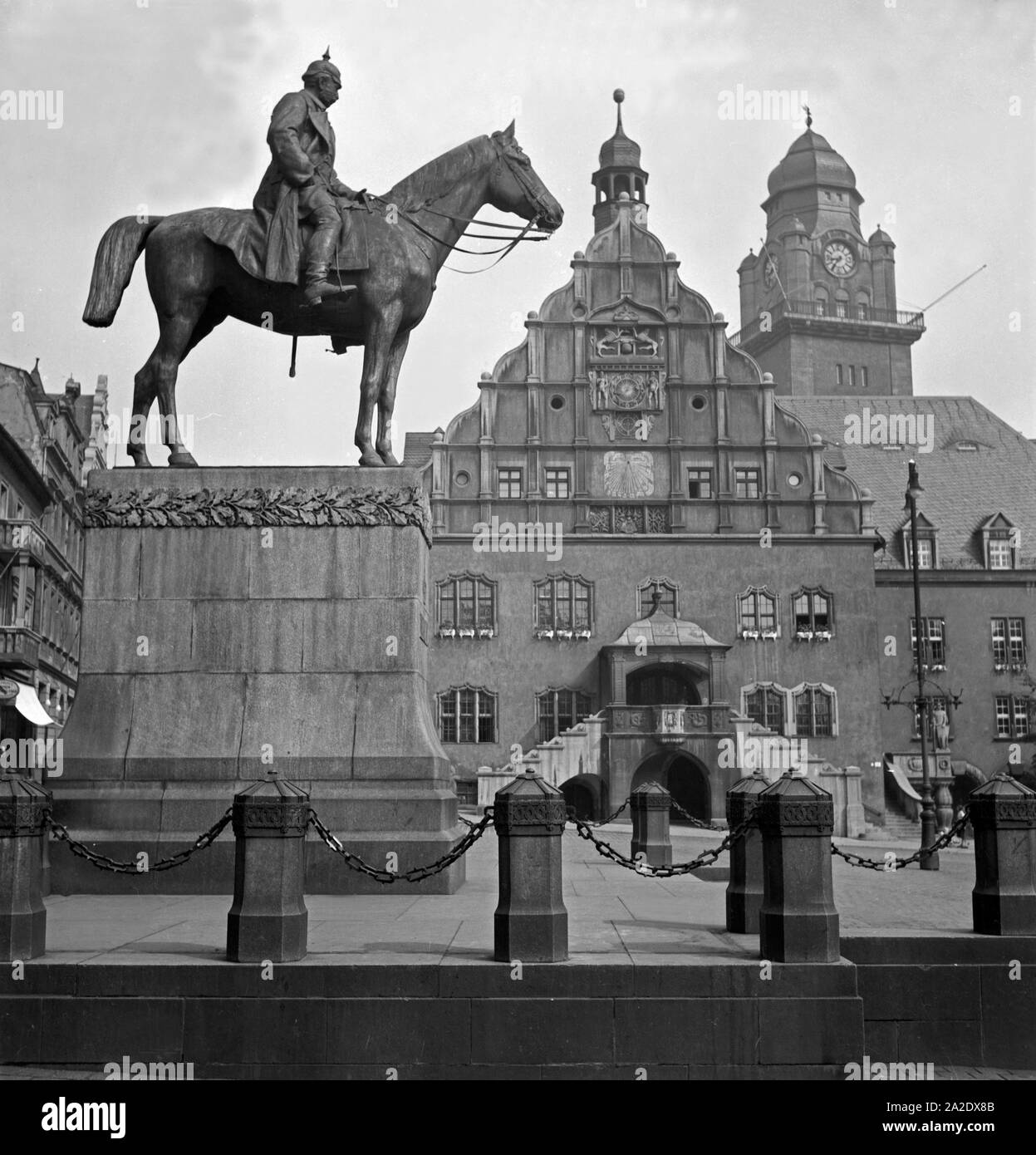 Wilhelm i monument hi-res stock photography and images - Alamy