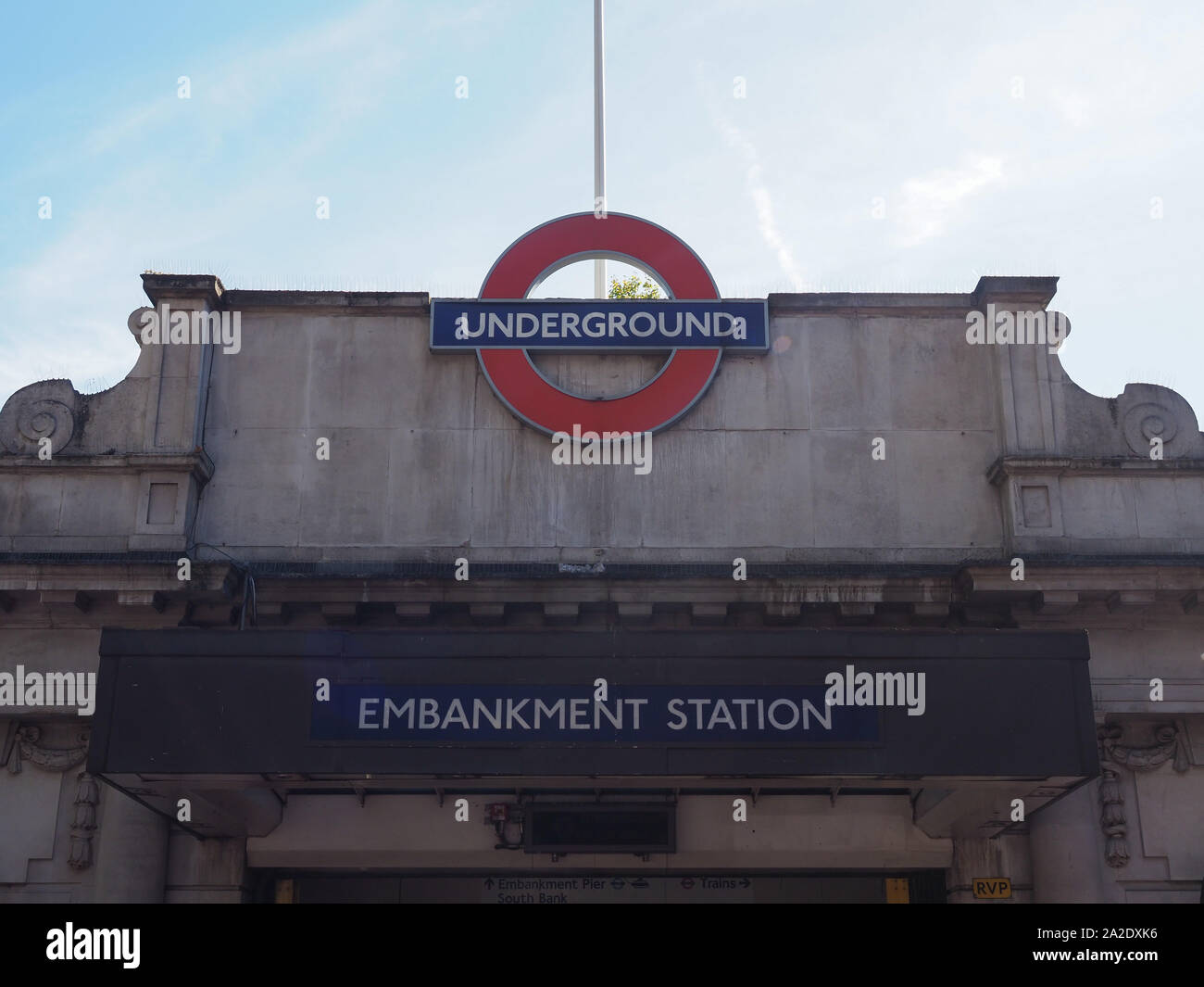 Embankment tube hi-res stock photography and images - Alamy