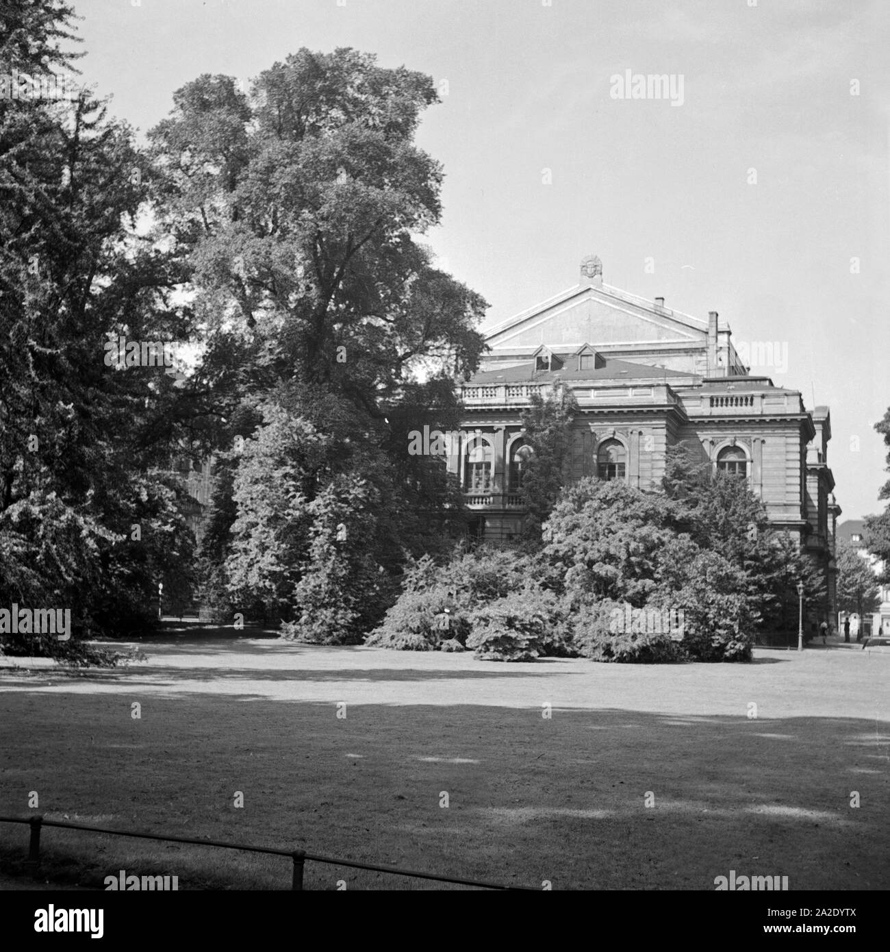 Das alte Theater in Solingen, Deutschland 1930er Jahre. The old theatre ...