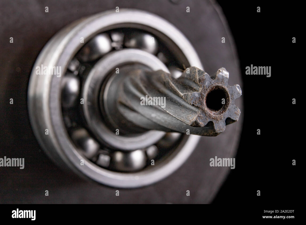 Milled spindle and bearing on the rotor shaft of the electric motor ...