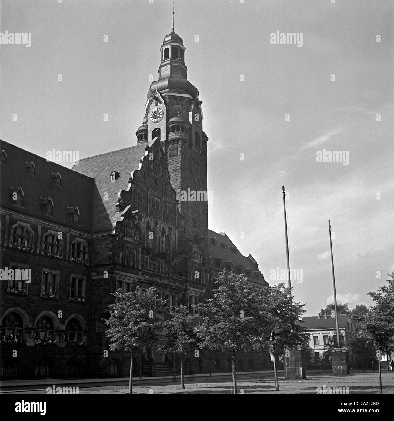 Gebäude der stadtverwaltung Black and White Stock Photos & Images - Alamy