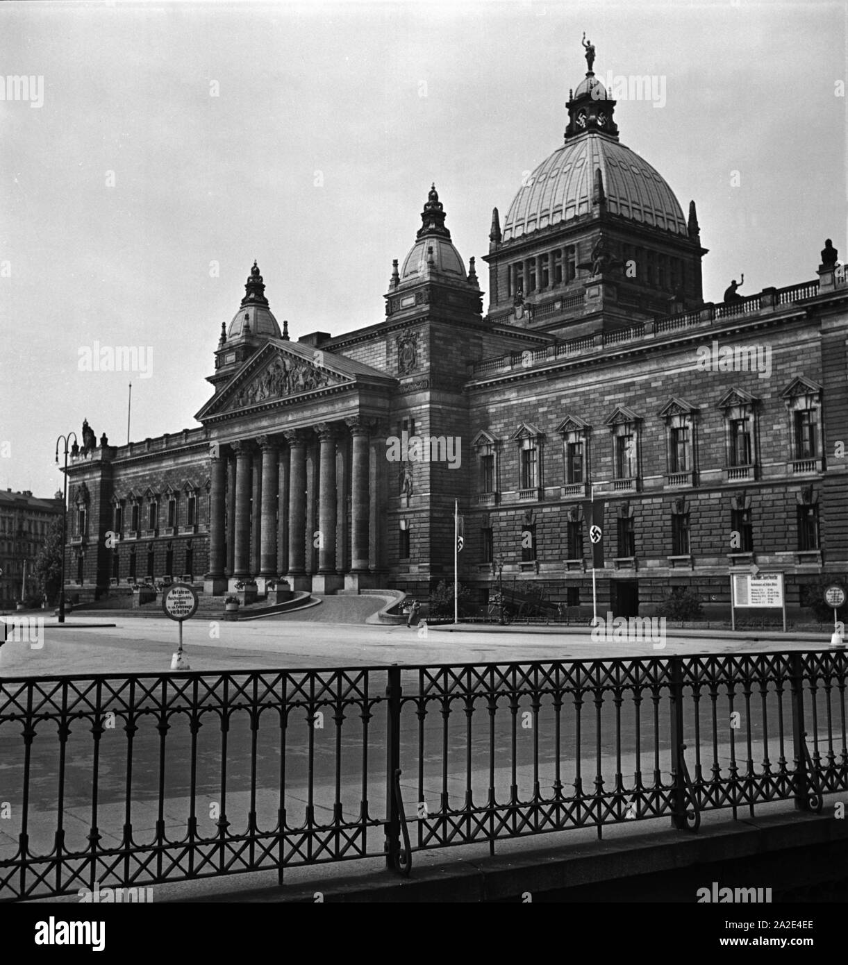 Das Reichsgerichtsgebäude in Leipzig, Deutschland 1930er Jahre. The ...