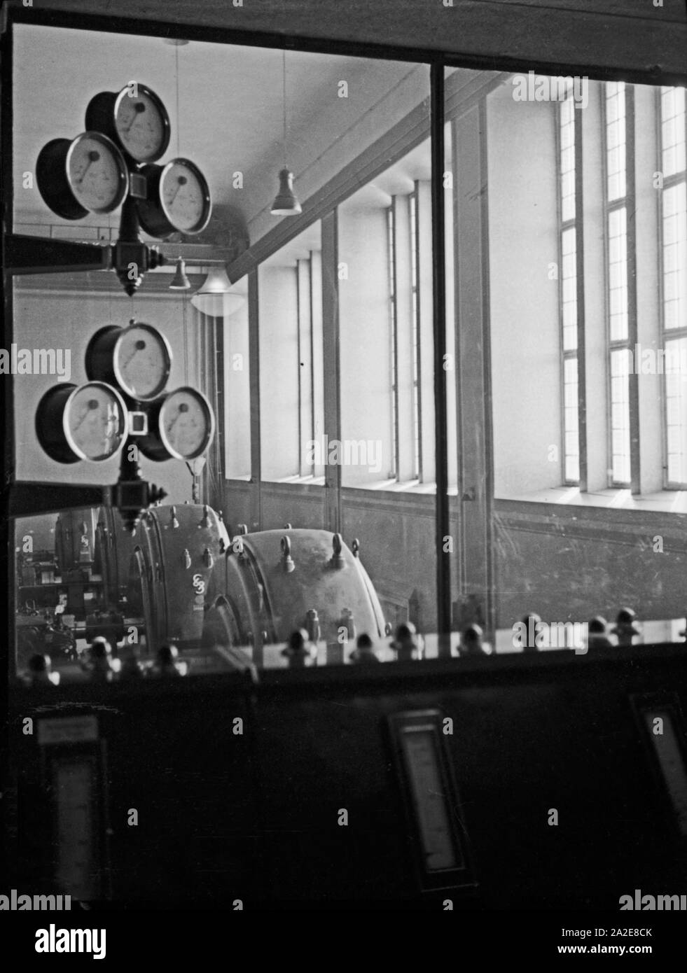 1930s control room Black and White Stock Photos & Images - Alamy