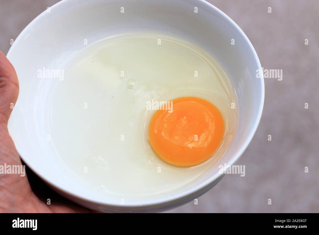 Raw chicken egg hi-res stock photography and images - Alamy