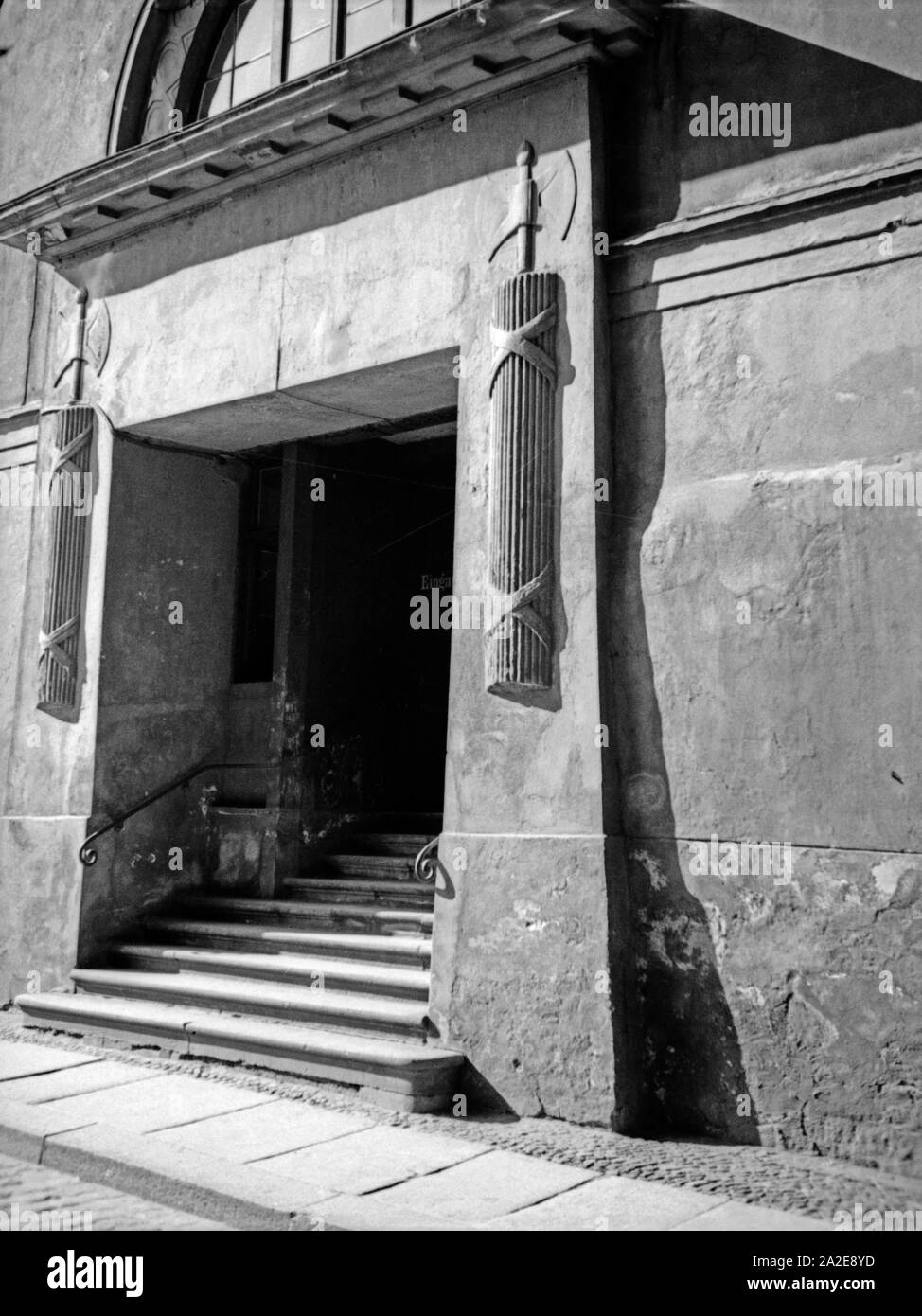 1930er jahre front gate of the castle at koenigsberg hi-res stock ...