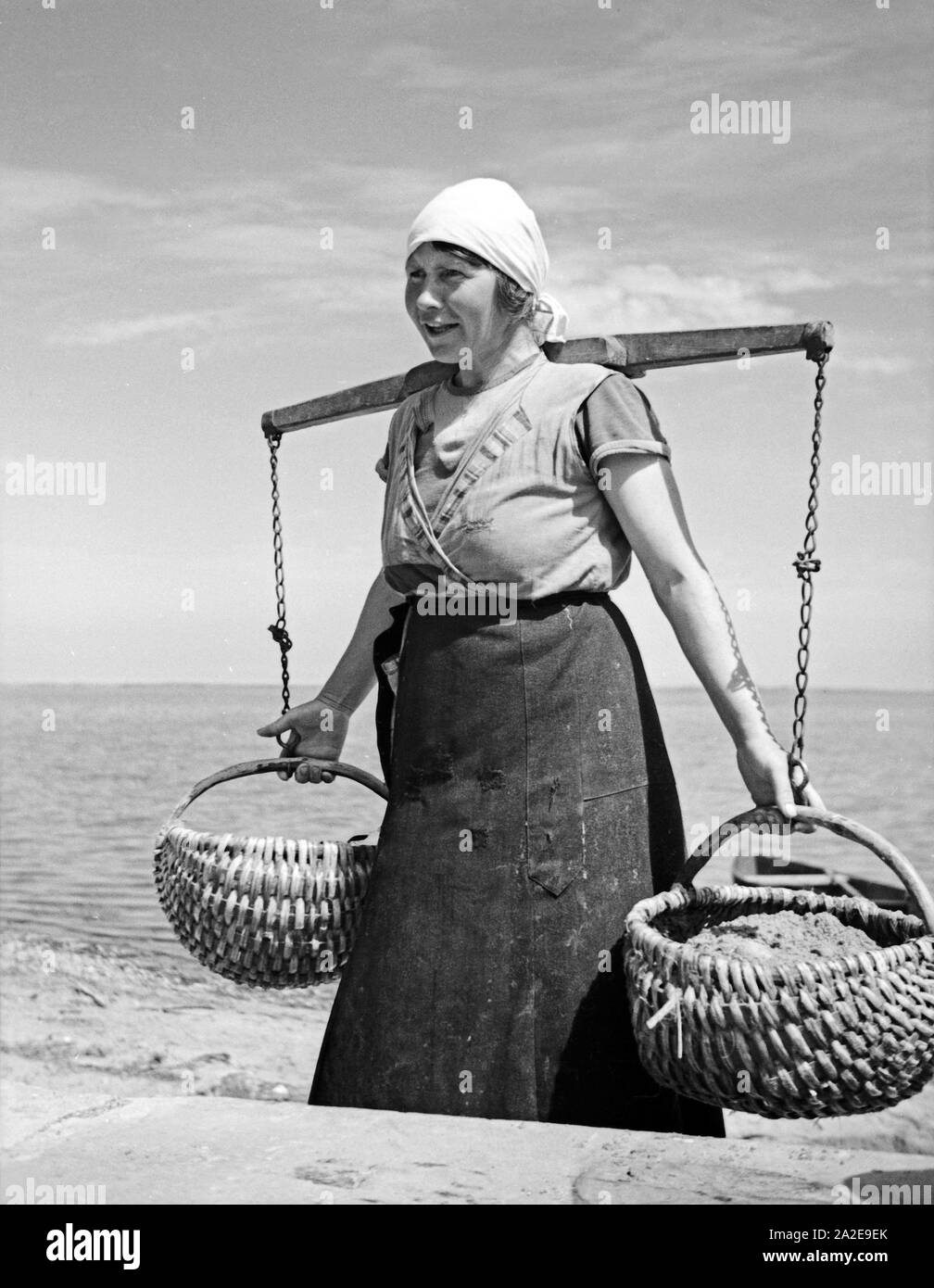 Bauerin aus kahlholz am frischen haff in ostpreussen hi-res stock ...
