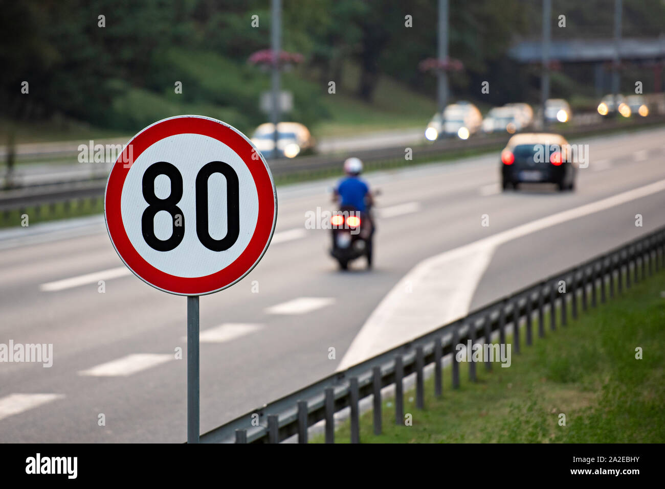 80km/h Speed limit sign a highway Stock Photo - Alamy
