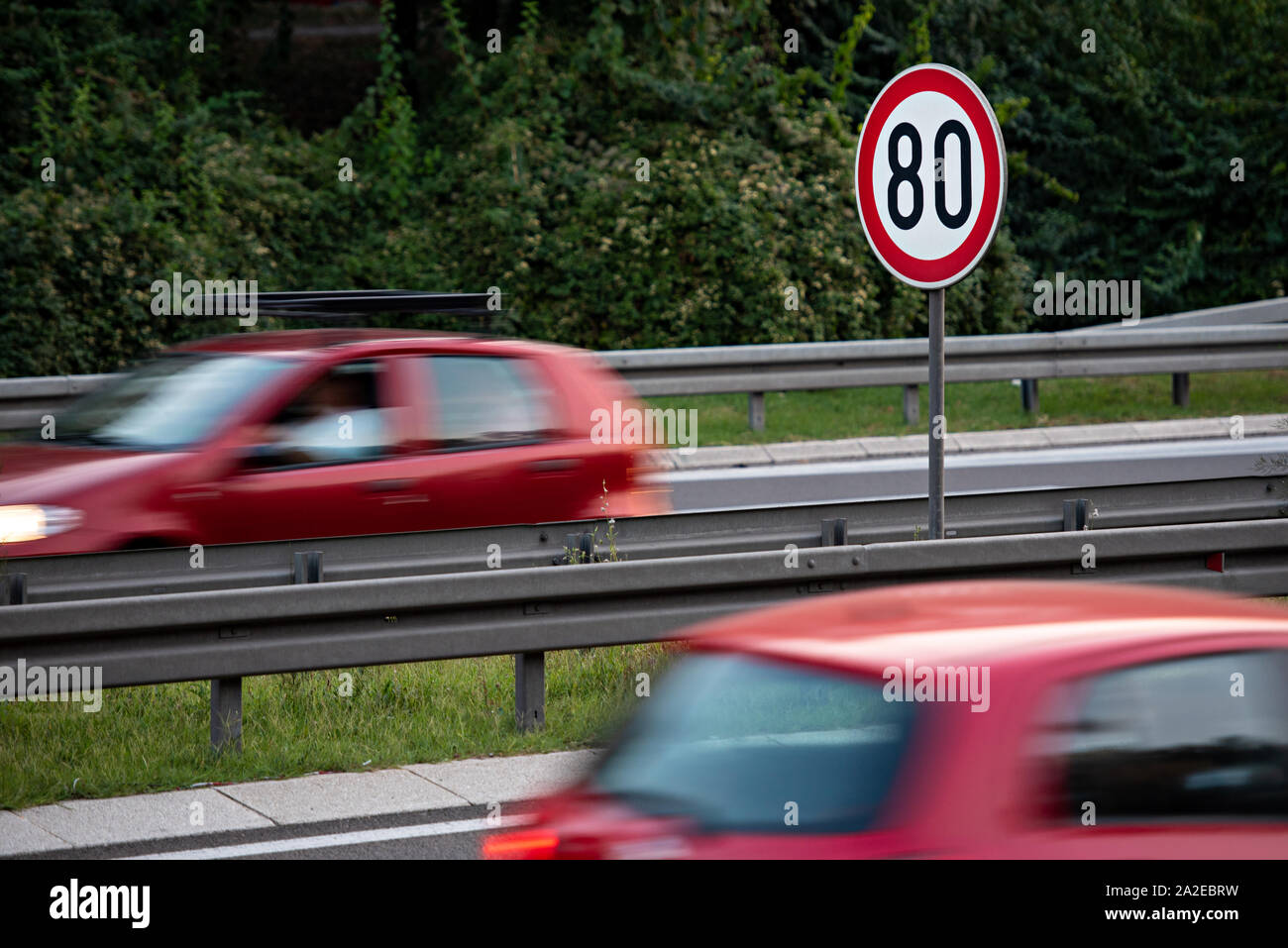 80km/h Speed limit sign a highway Stock Photo - Alamy