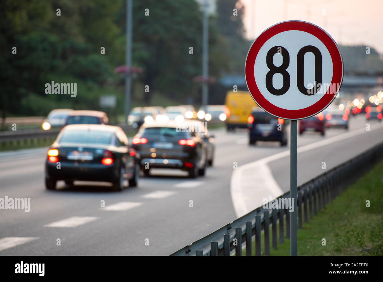 80km speed sign hi-res stock photography and images - Alamy
