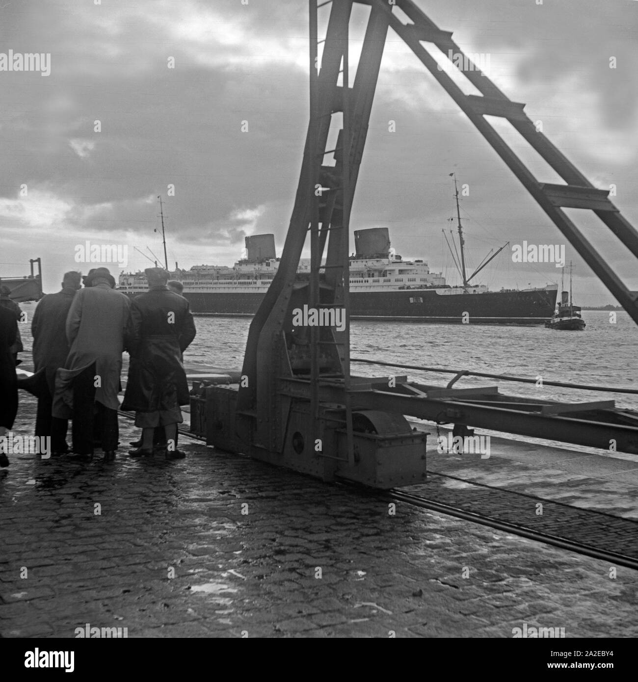 Das 1928 gebaute deutsche Passagierschiff "Europa" bei der Ankunft in ...