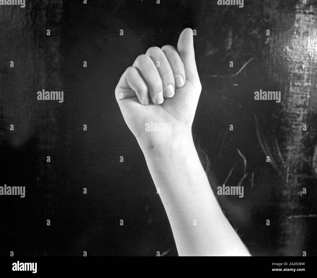 Der buchstabe in der fingersprache letter in finger alphabet Black and ...
