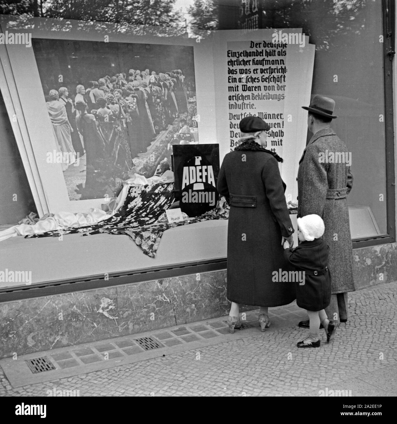 1930s shop window hi-res stock photography and images - Alamy
