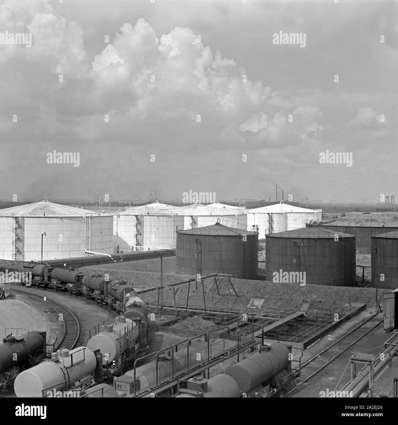 1930s oil tanks hi-res stock photography and images - Alamy