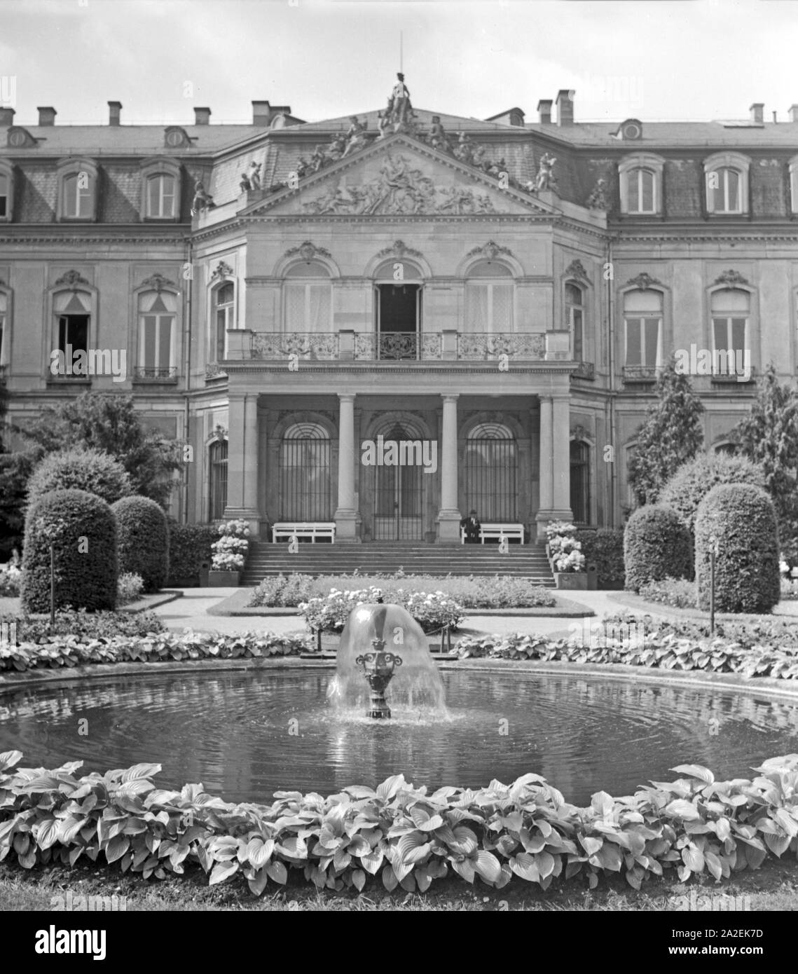 Deutschland 1930er jahre stuttgart rose garden hi-res stock photography ...