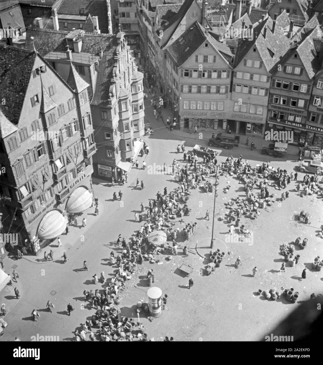 Rathaus aus Black and White Stock Photos & Images - Alamy