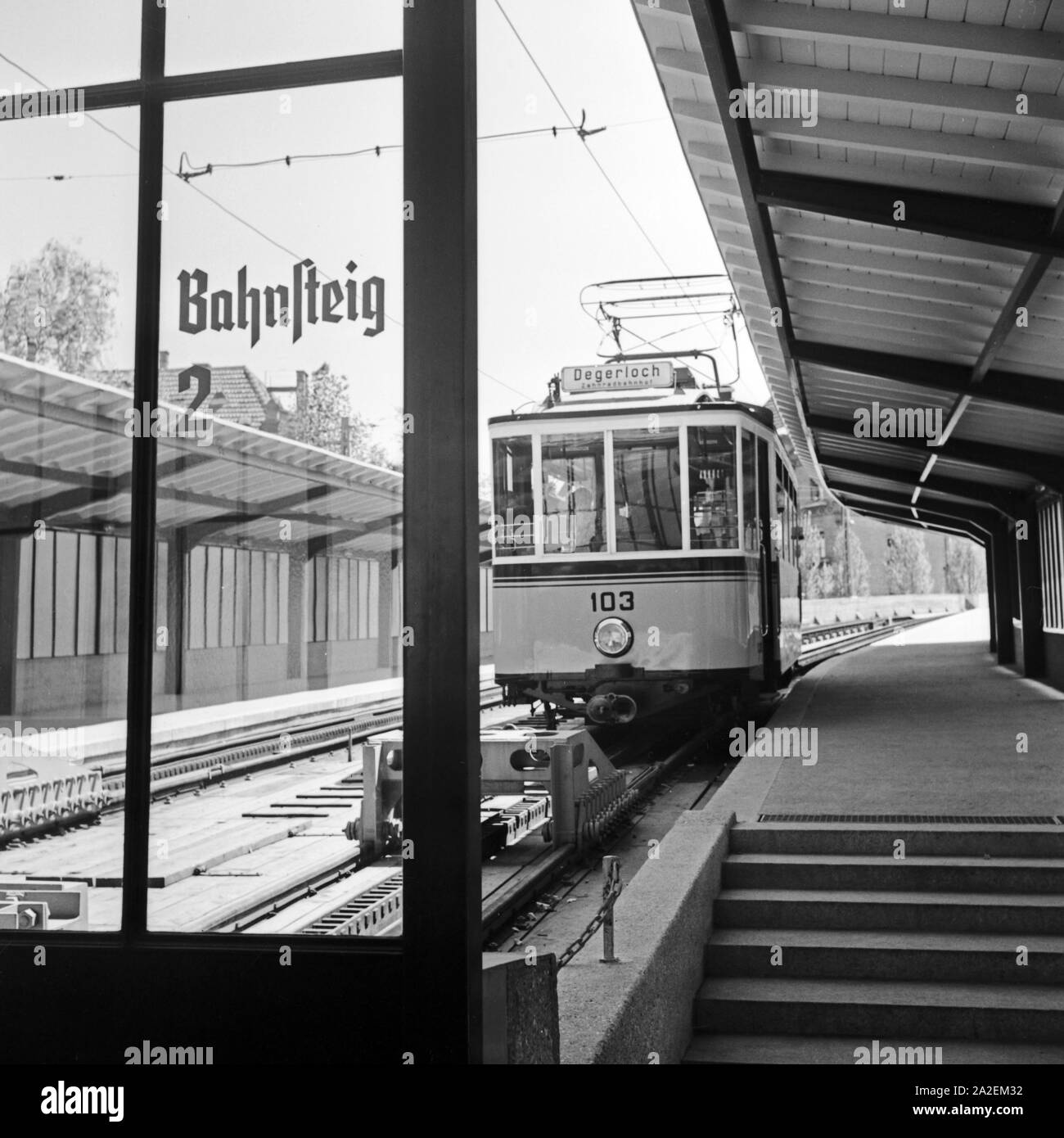 Germany 1930s train platform hi-res stock photography and images - Alamy