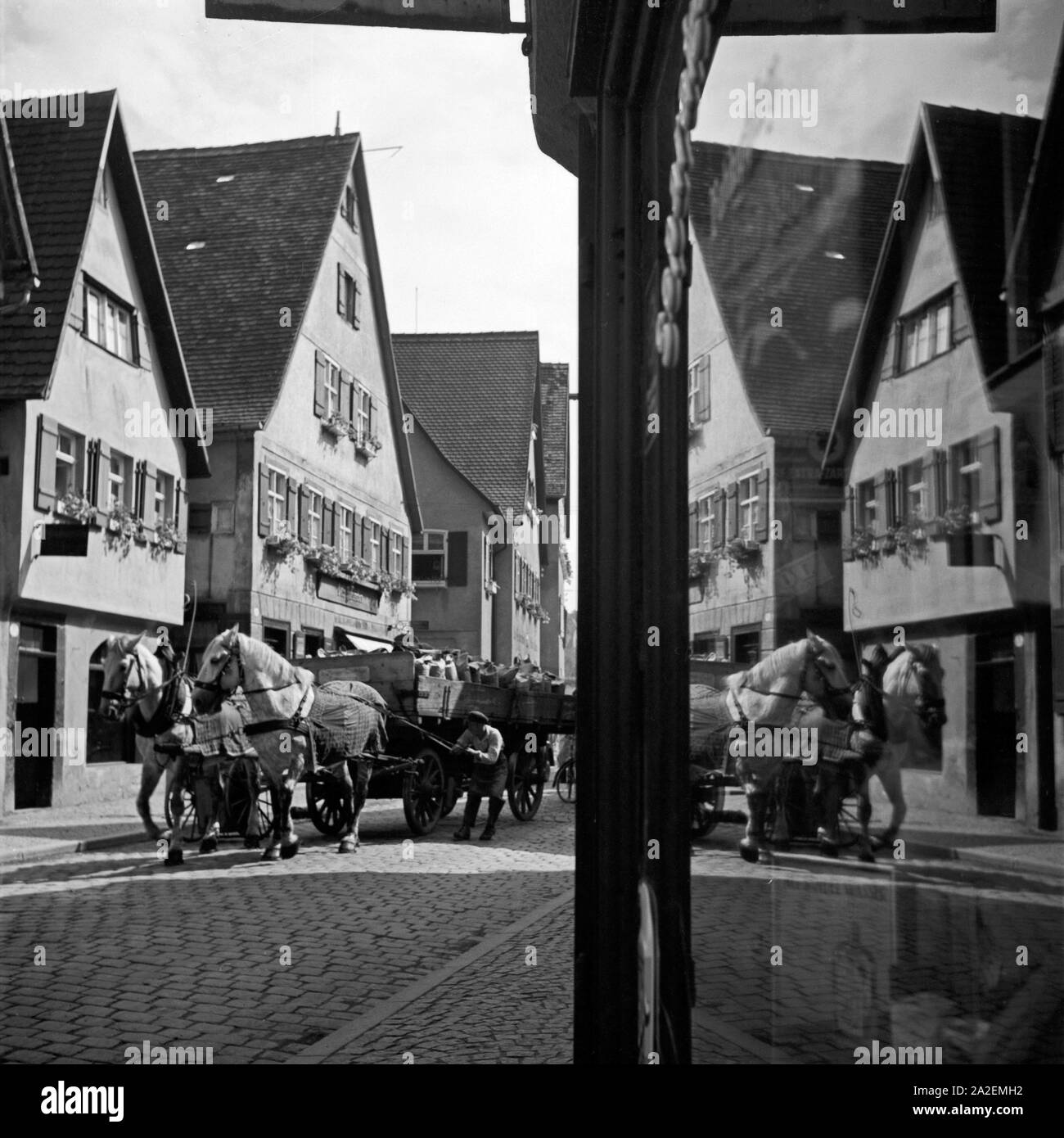 1930s shop window hi-res stock photography and images - Alamy