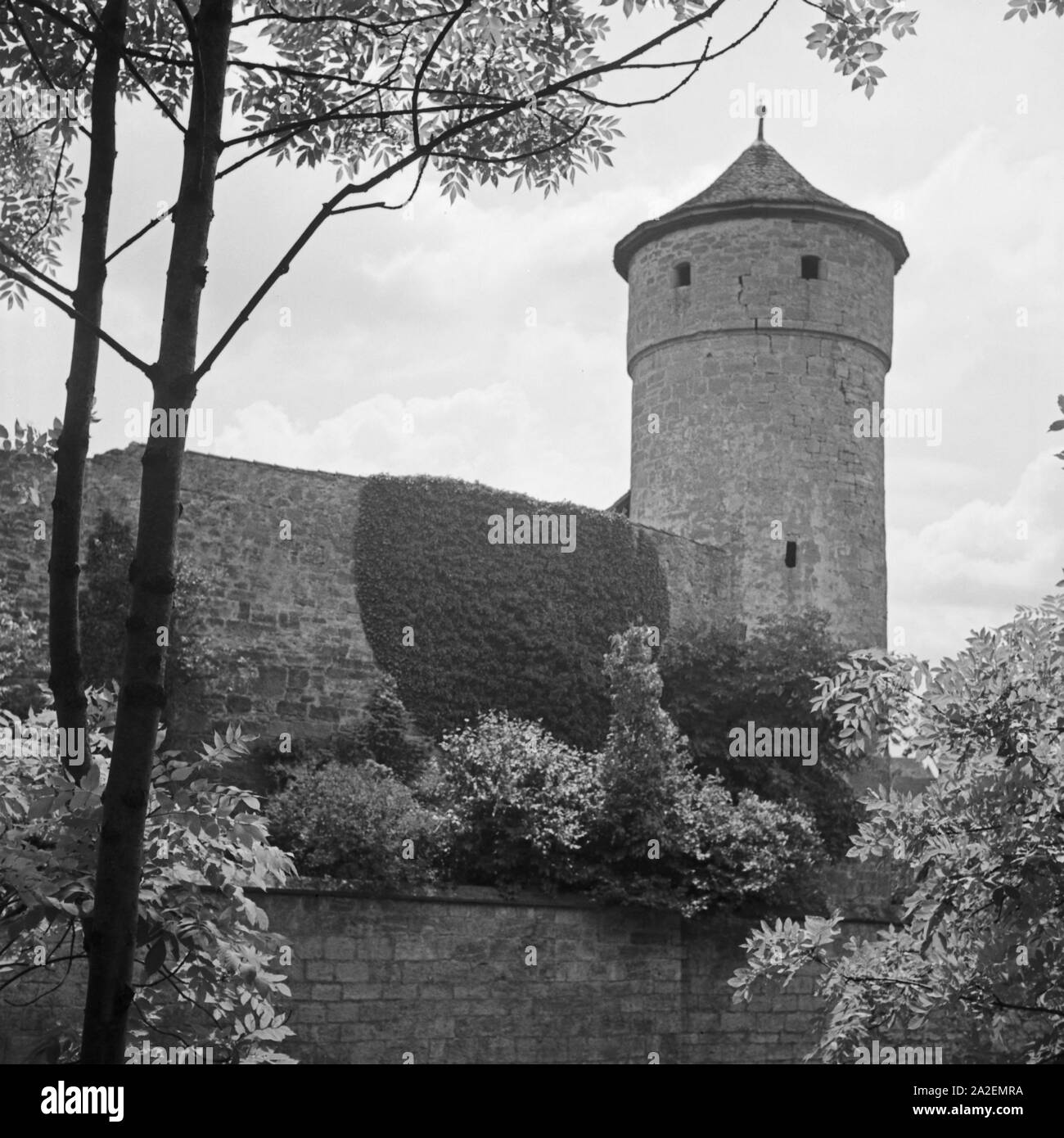 Rundturm in der stadtmauer von rothenburg ob der tauber hi-res stock ...