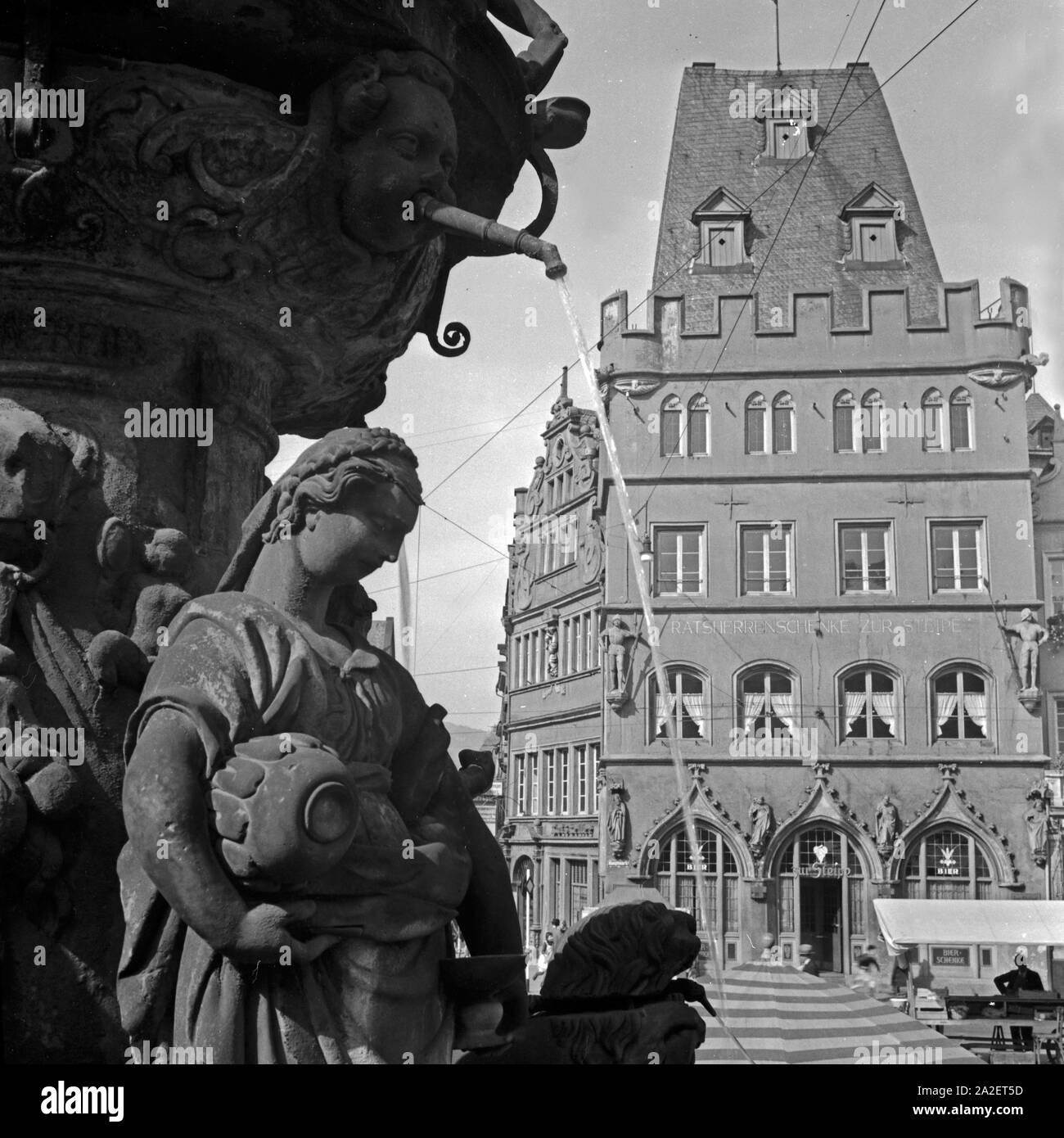 Die Ratsherrenschenke zur Steipe und das Rote Haus auf dem Marktplatz ...