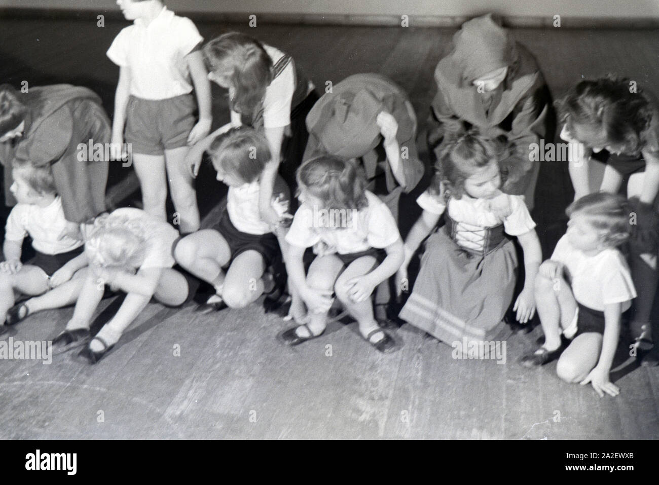 Kids cowering hi-res stock photography and images - Alamy