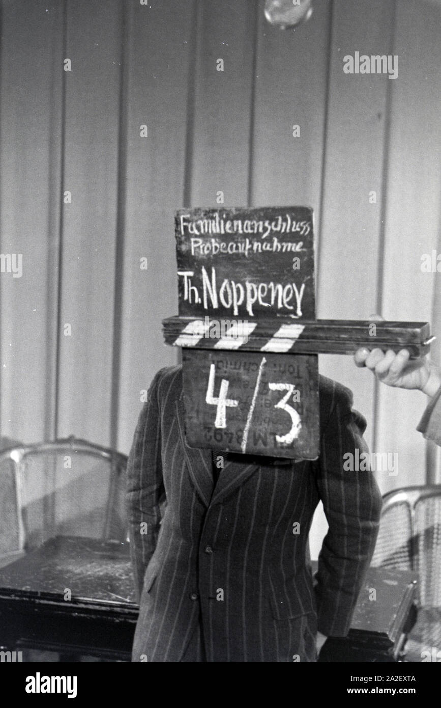 Ein Schauspieler bei Probeaufnahmen für den Film Familienanschluss von ...