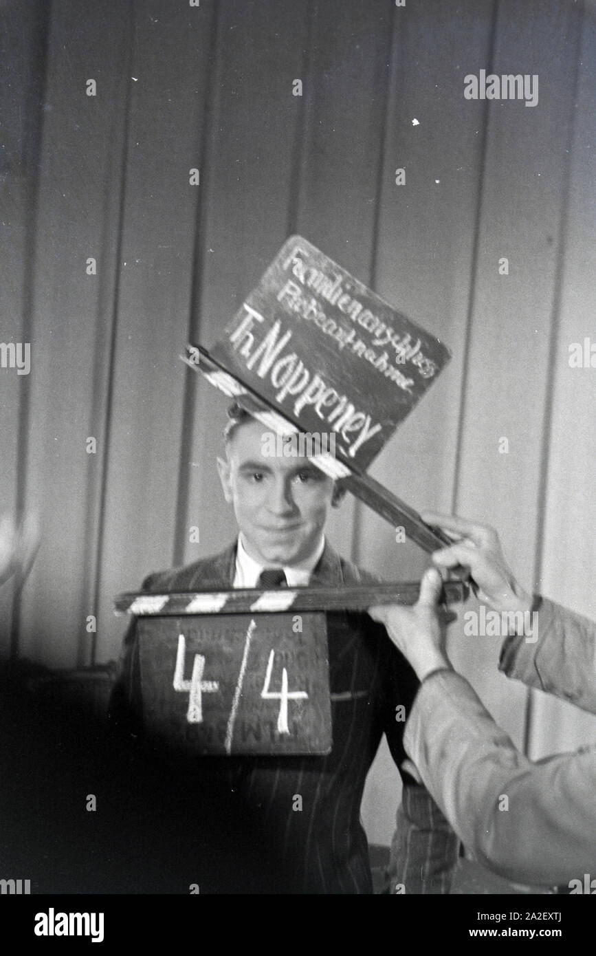 Schauspieler bei Probeaufnahmen für den Film Familienanschluss von Carl ...