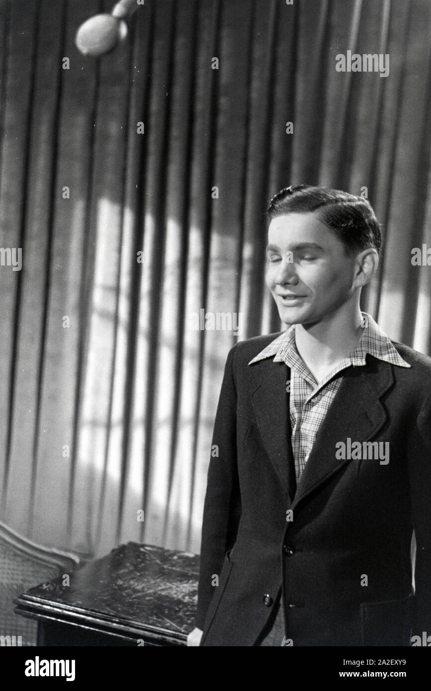 Schauspieler bei Probeaufnahmen für den Film Familienanschluss von Carl ...