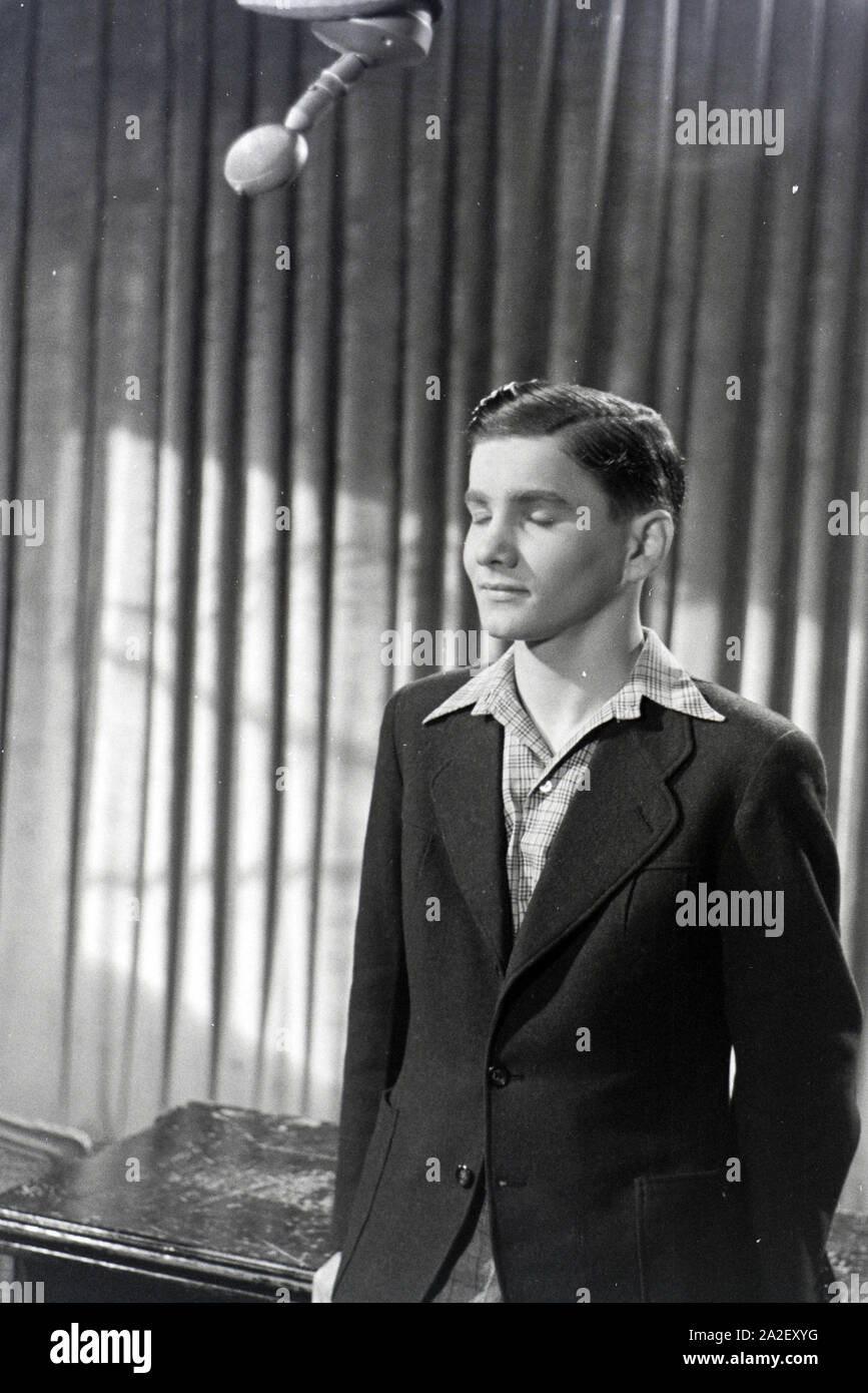 Schauspieler bei Probeaufnahmen für den Film Familienanschluss von Carl ...