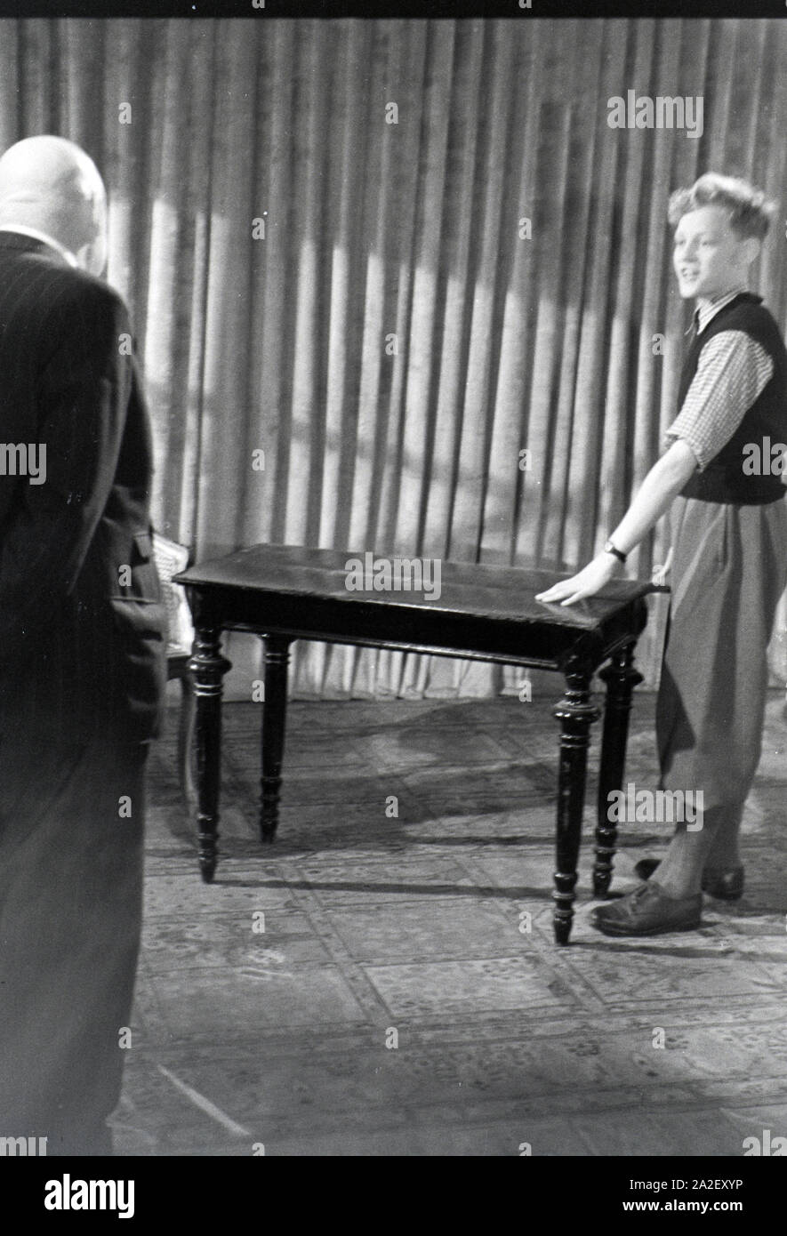 Schauspieler bei Probeaufnahmen für den Film Familienanschluss von Carl ...