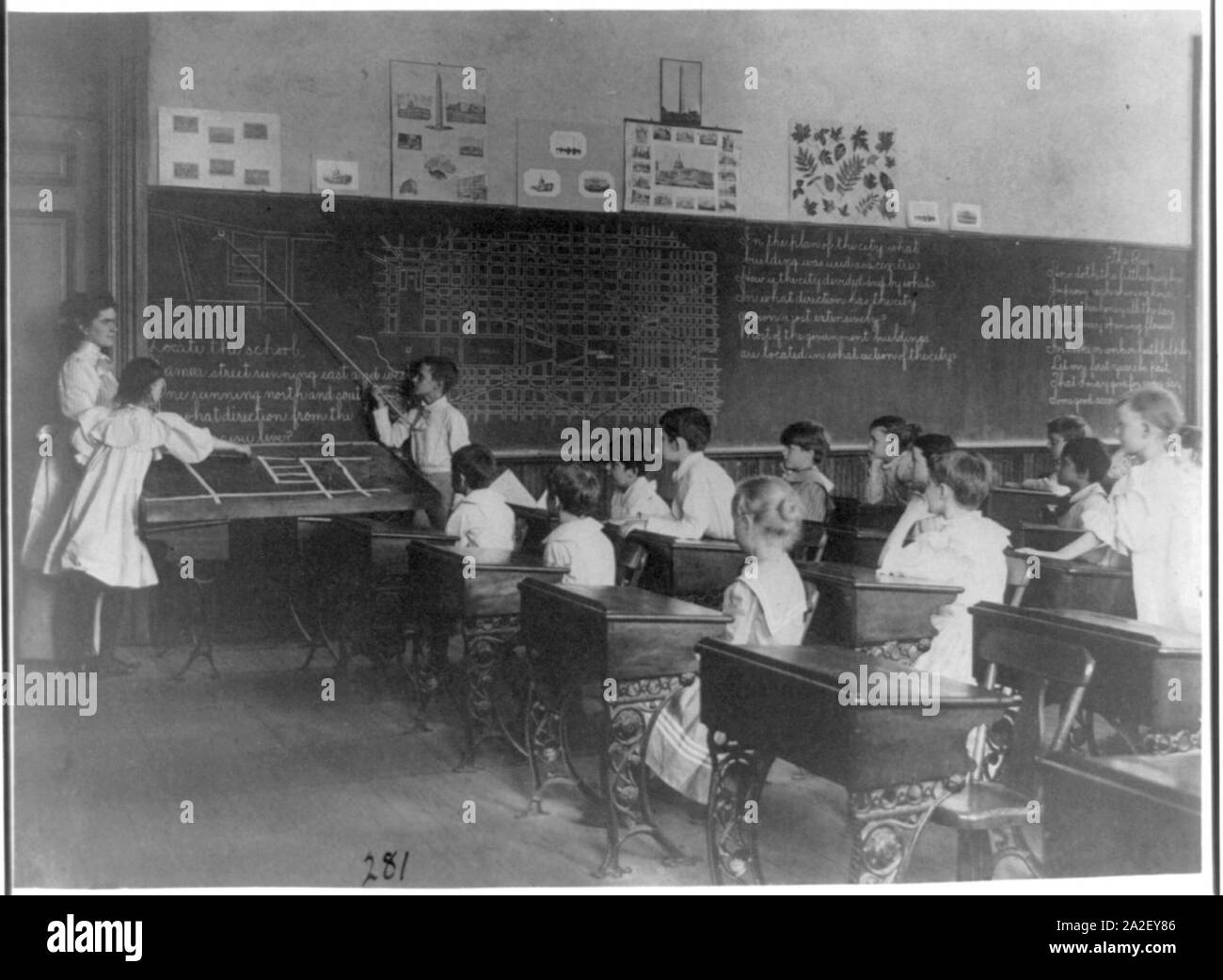 Elementary school children studying map of city, Washington, D.C Stock ...