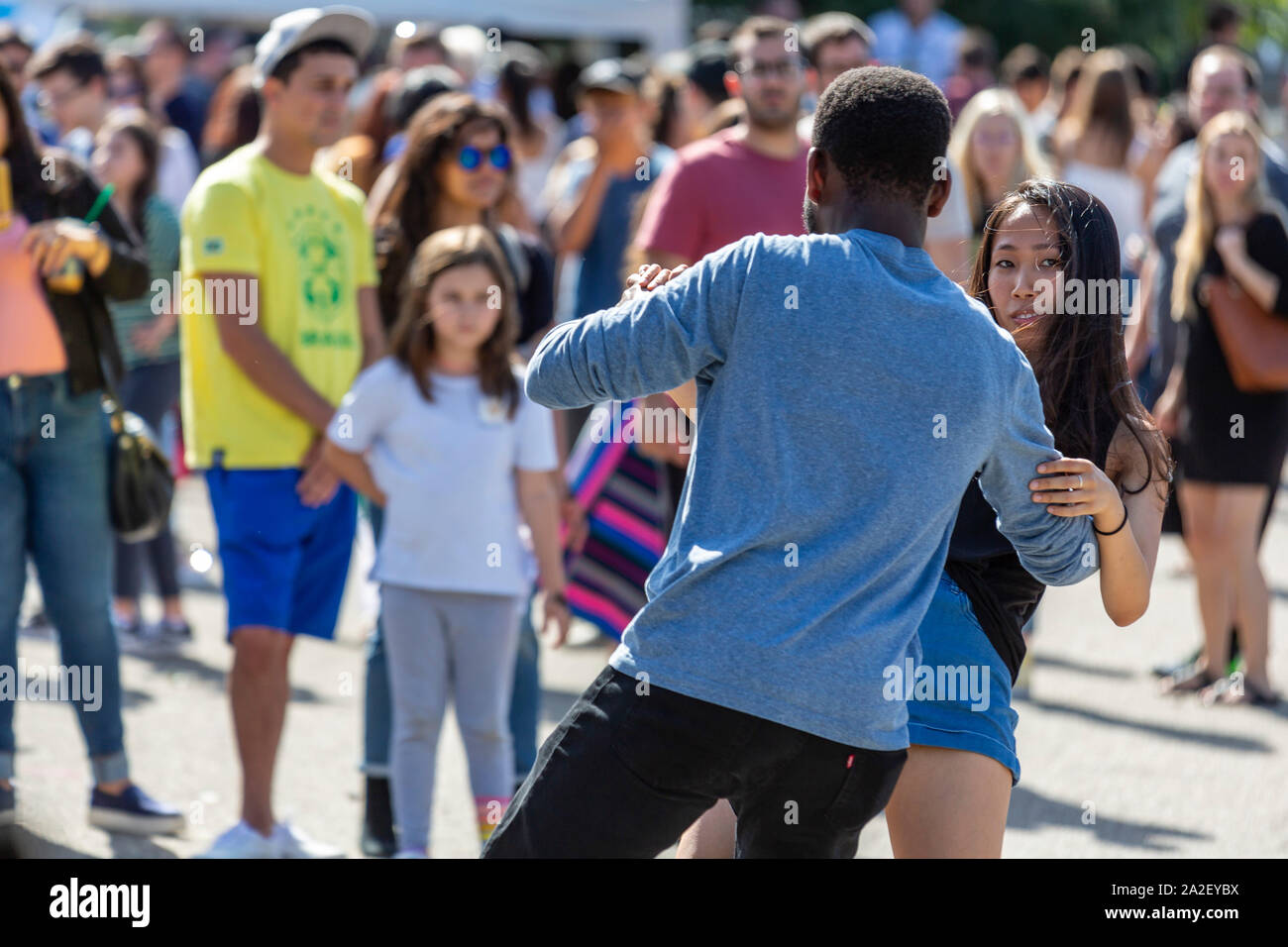 Samba dancing couple hi-res stock photography and images - Alamy