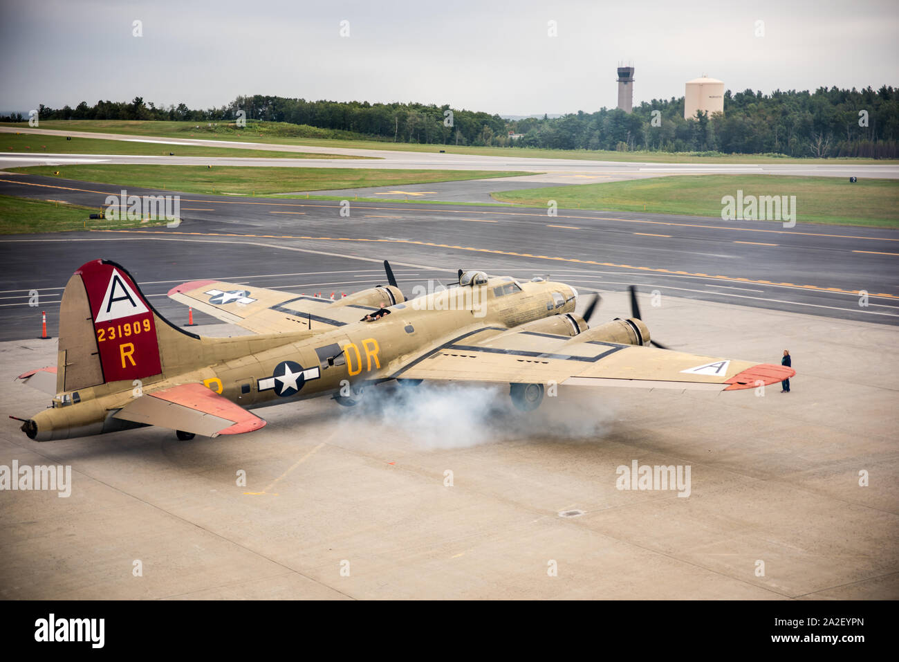 Collings Foundation's B-17G Flying Fortress, Nine-O-Nine, starting up ...