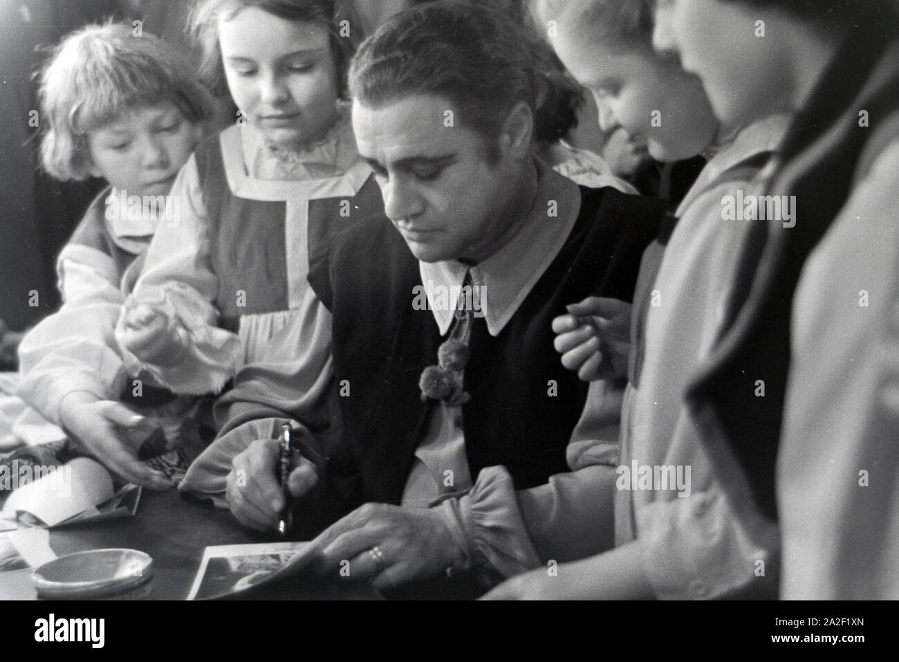 Autogramme hi-res stock photography and images - Alamy