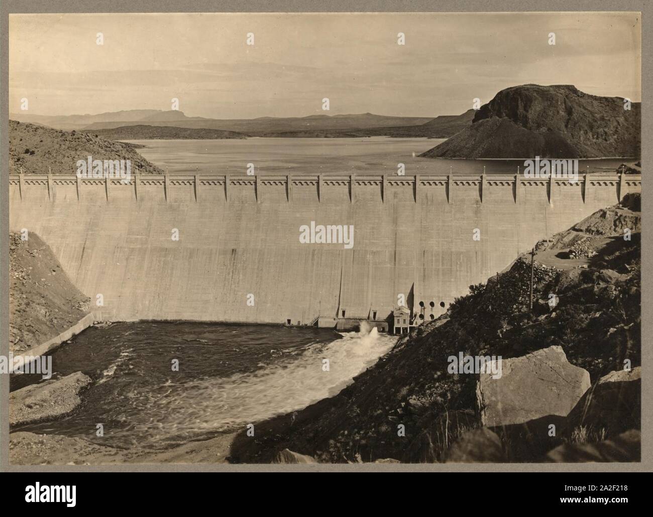 Elephant butte dam hi-res stock photography and images - Alamy