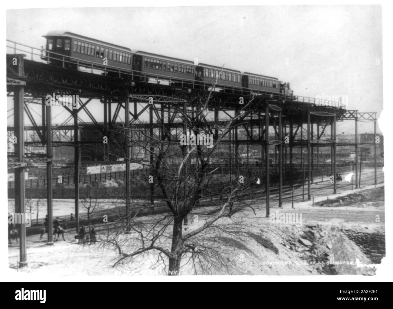 Elevated railroad in new hi-res stock photography and images - Alamy