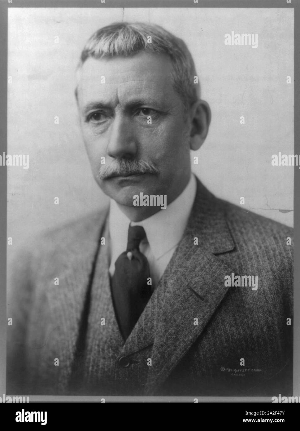 Elihu Root, 1845-1937, bust portrait, facing left Stock Photo - Alamy