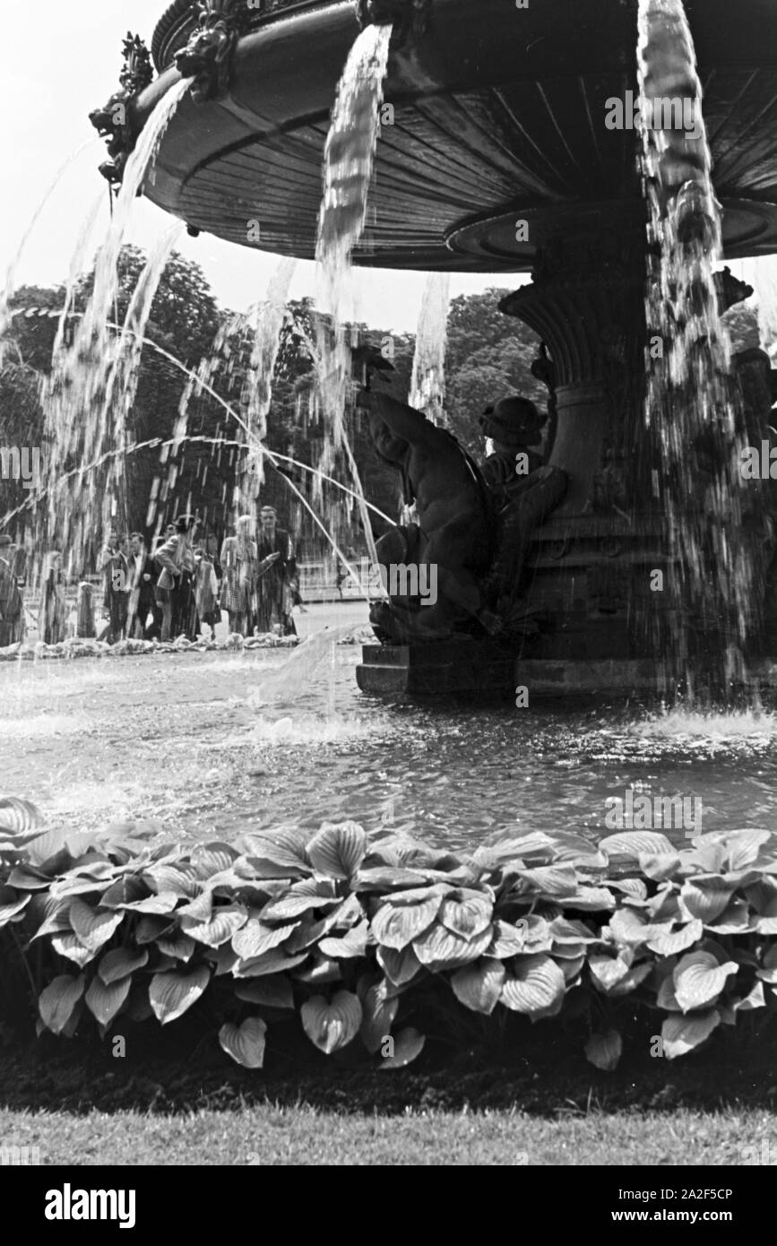 Der springbrunnen vor dem neuen schloss in stuttgart hi-res stock ...