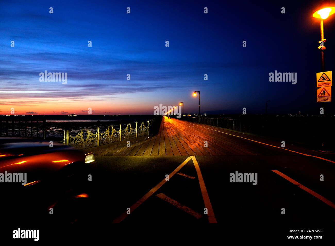 Ryde Pier early evening with the last rays of sunlight on the horizon ...
