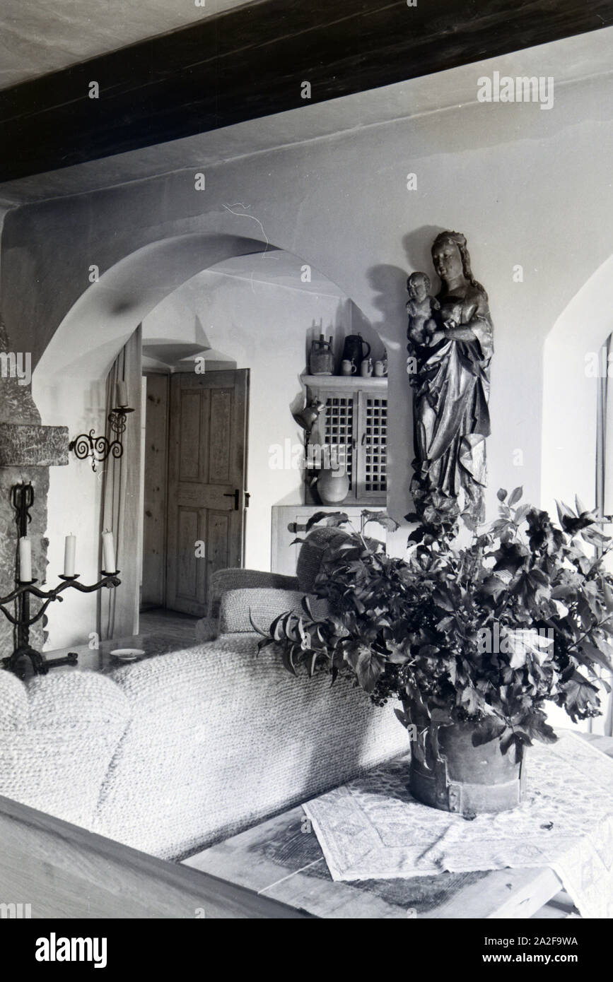 Maria mit jesuskind hi-res stock photography and images - Alamy