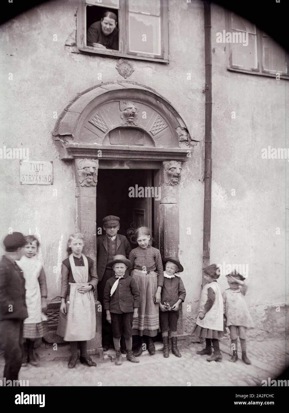 Tittar hi-res stock photography and images - Alamy