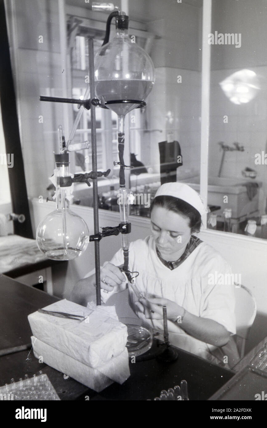 1930s chemist hi-res stock photography and images - Alamy